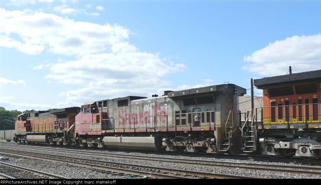 BNSF 677